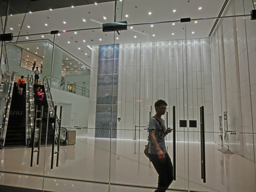 Protecting a HERCULITE® Frameless Glass Door