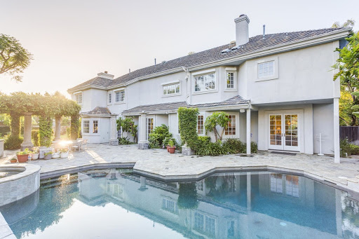 Does Taping Windows Help During Hurricanes? Don't Make This Mistake ...